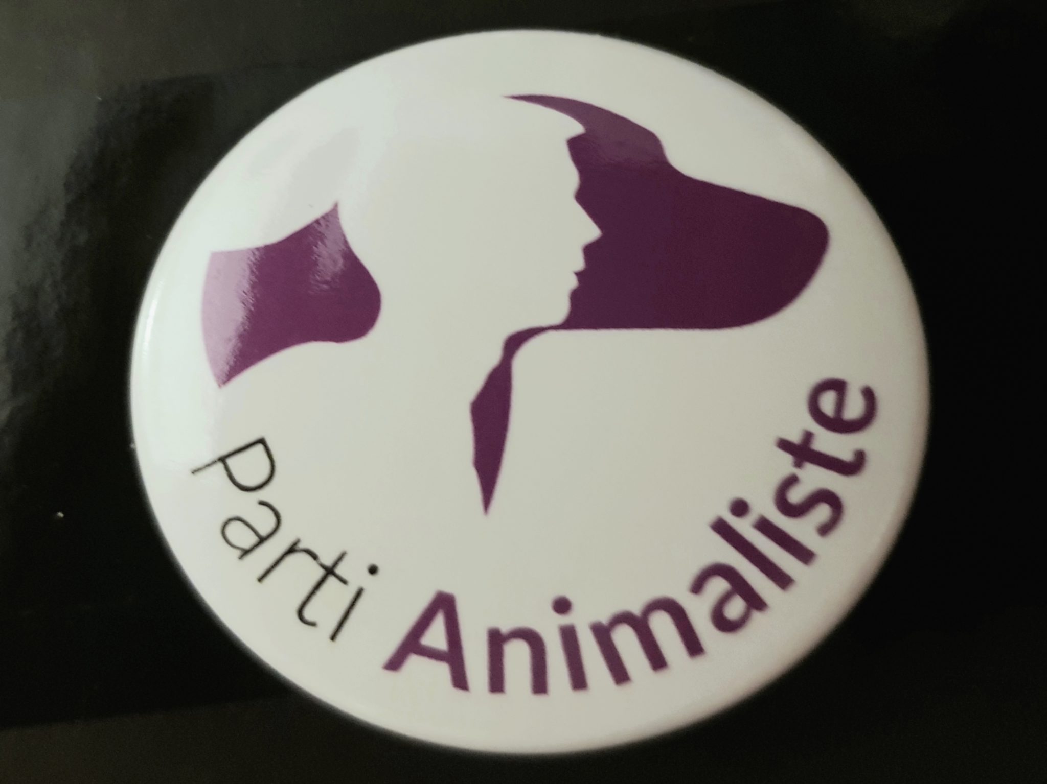 Badge fond blanc, grand format - Parti animaliste